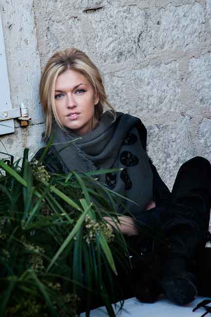 Anna https://www.utf8icons.com/character/128247/camera Commercial ...